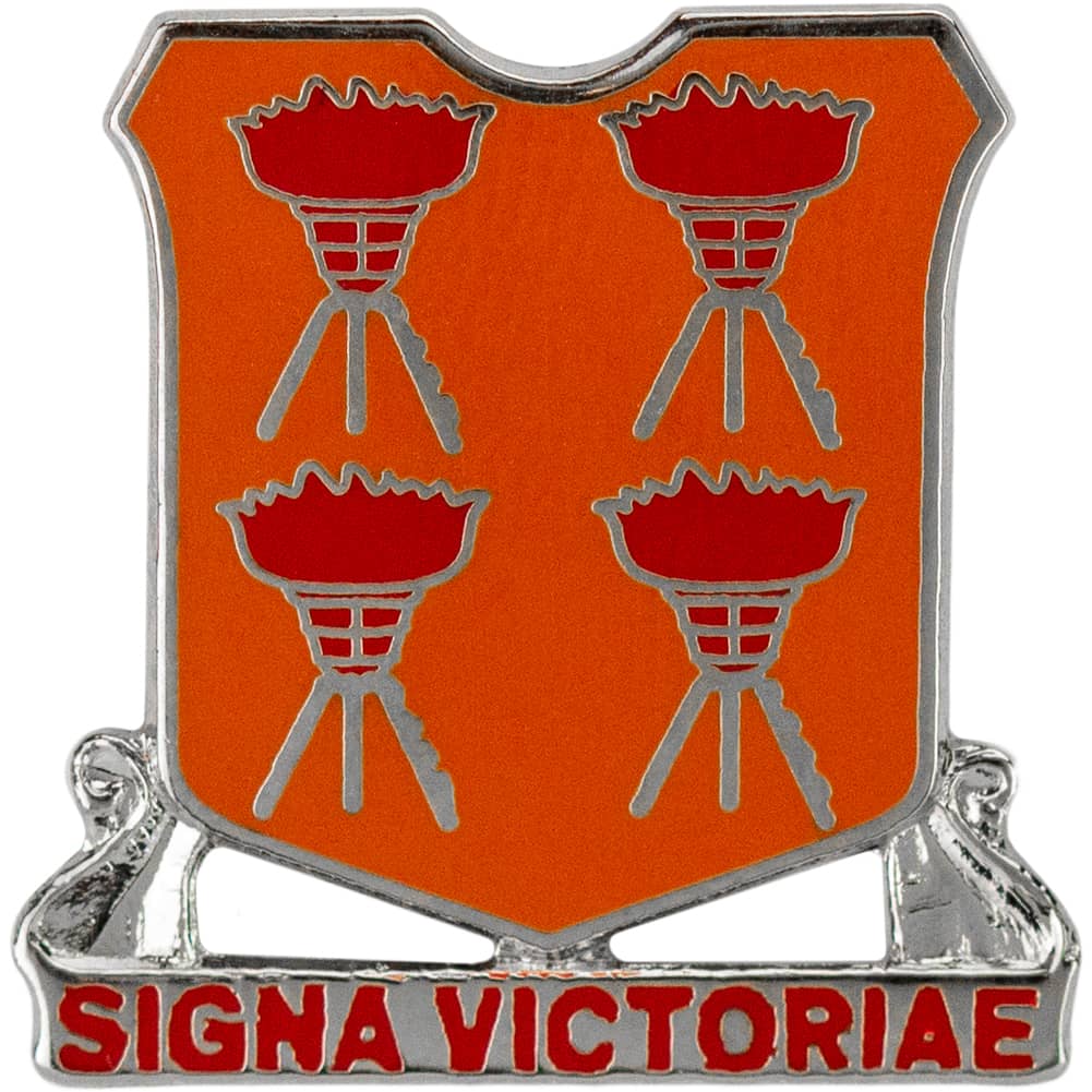 447th Signal Battalion Lapel Pin (Signa Victoriae) | USAMM